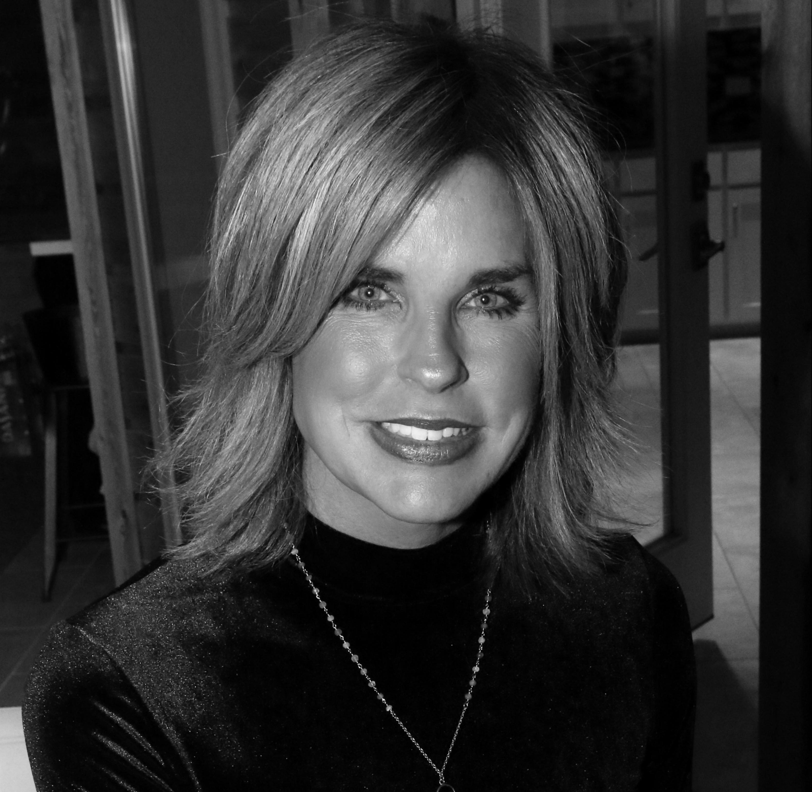 Thairapie Salon | Lori Nelson stylist2